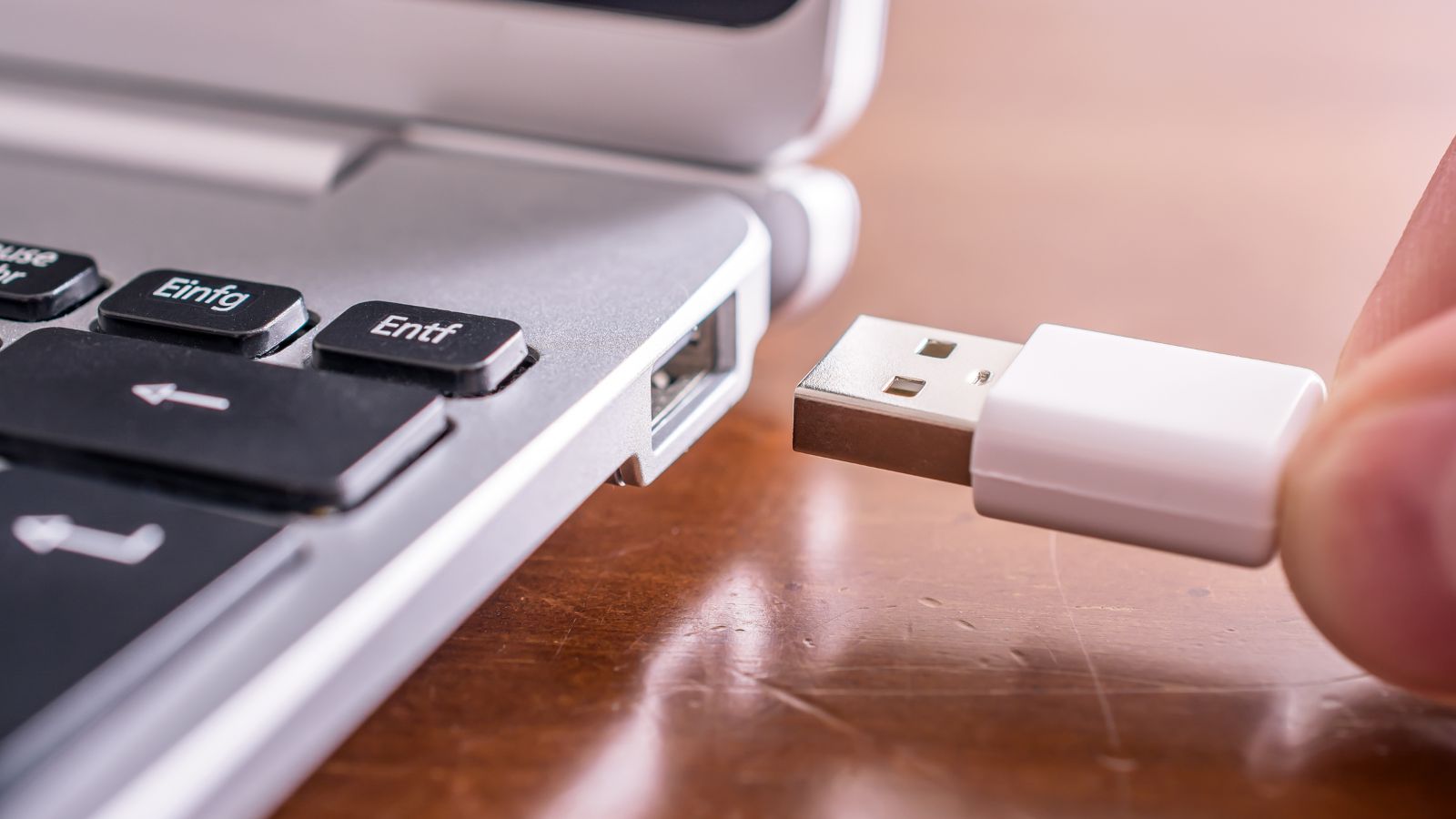 How Do I Connect a USB Camera to My Computer? – Spinel